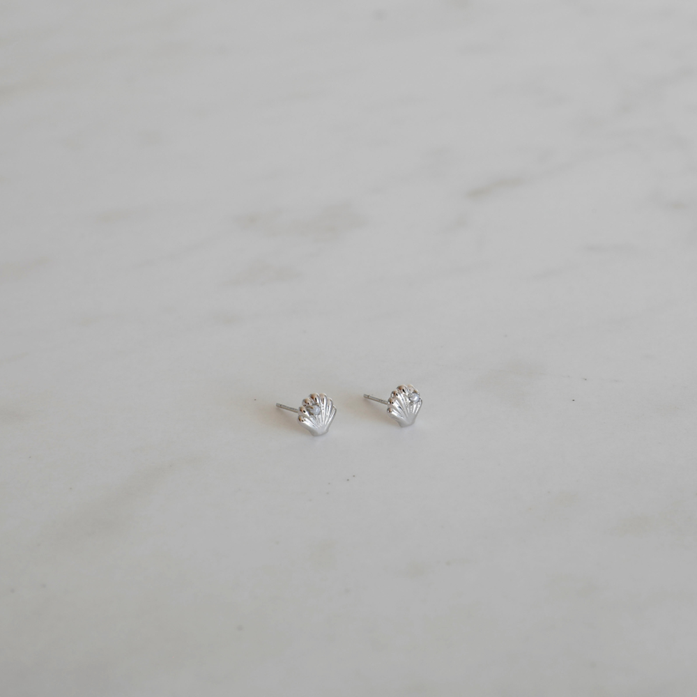 She Shell Studs – SOPHIE